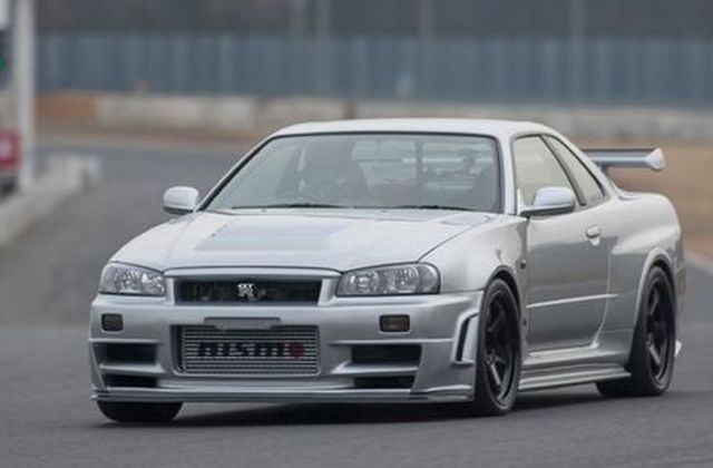 Mobil Sedan Nissan Skyline - PinterMekanik