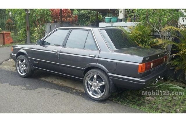 Mobil Sedan Nissan Lama - PinterMekanik