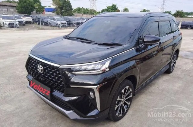 Toyota Veloz Hitam 2022 - PinterMekanik