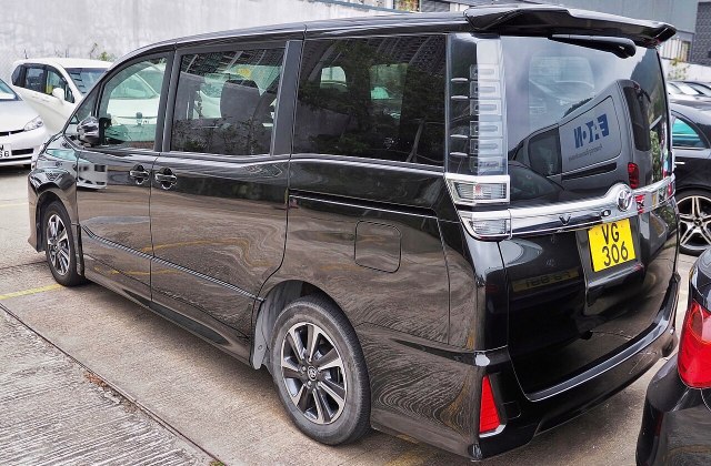 Toyota Voxy Tipe Tertinggi - PinterMekanik