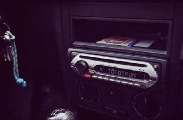 Cara Memperbaiki Audio Mobil Yang Mati - PinterMekanik